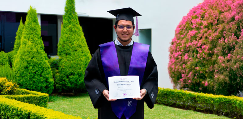 Primeros egresados CFU en Perú con títulos reconocidos ante SUNEDU